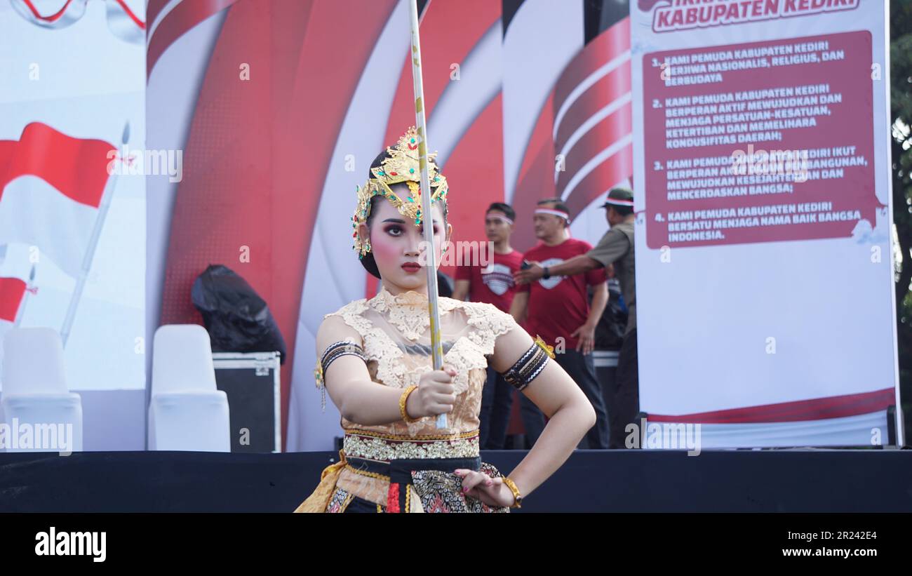 Klenting Sumanding Dance, is likened to a collection of Kediri girls ...