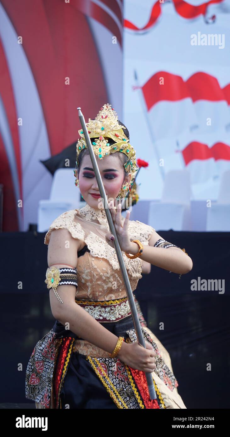 Klenting Sumanding Dance, is likened to a collection of Kediri girls ...