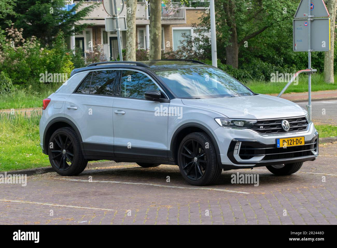 Auto volkswagen t roc hi-res stock photography and images - Alamy