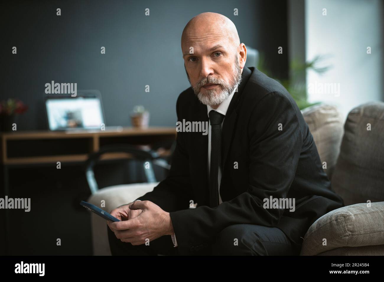 Distinguished looking man hi-res stock photography and images - Alamy