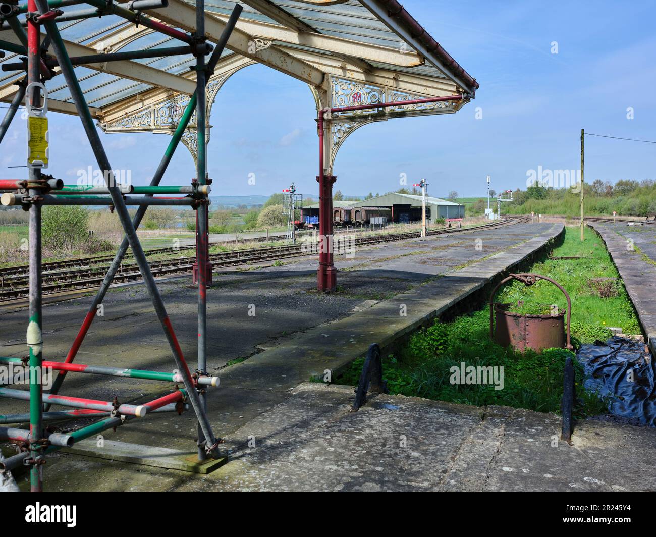 Scaffolding on the platform at Hellifield Railway Station Stock Photo ...