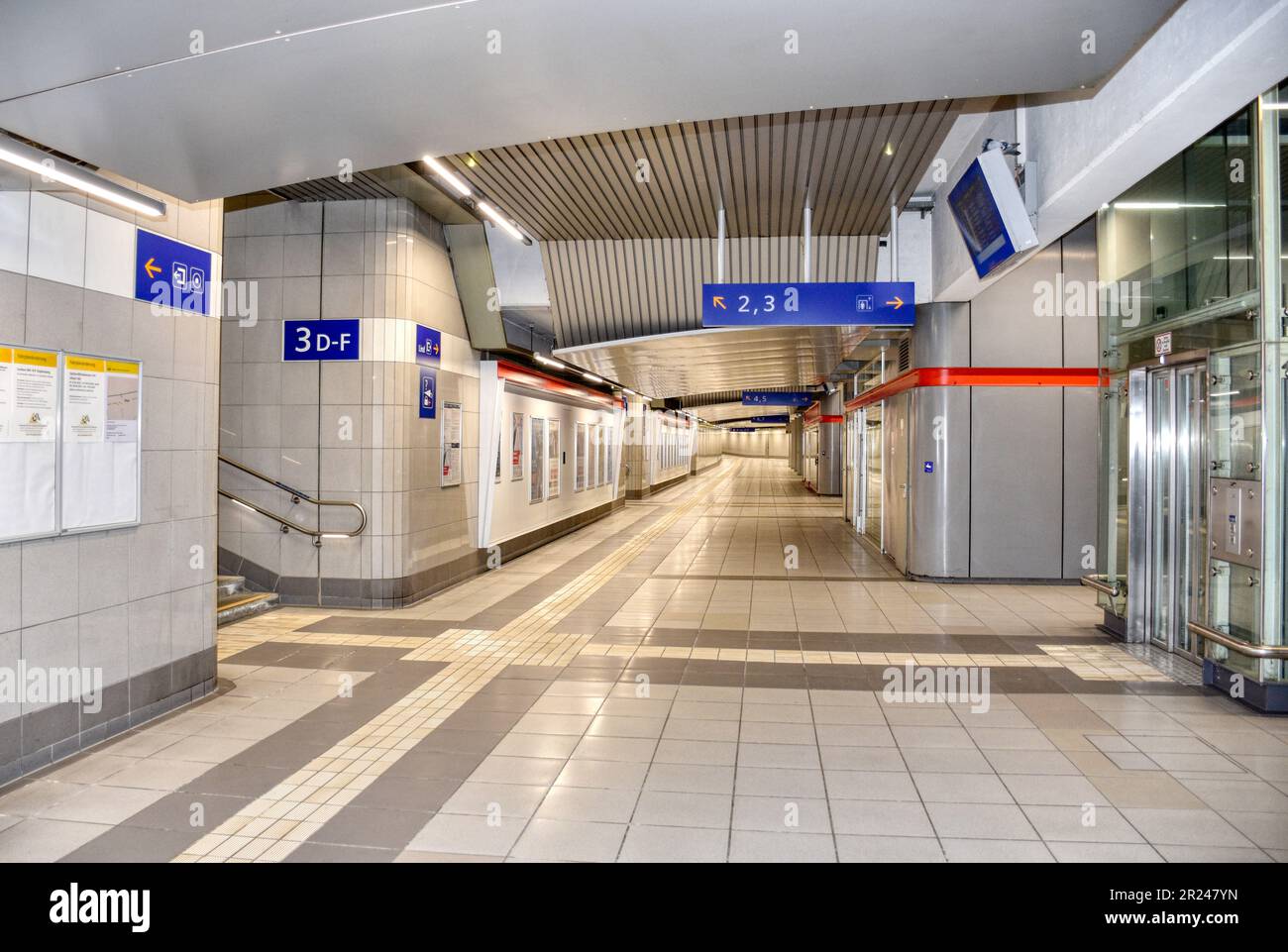 Villach, Bahnhof, Unterführung, Tunnel, Gang, Hauptbahnhof, Kärnten ...