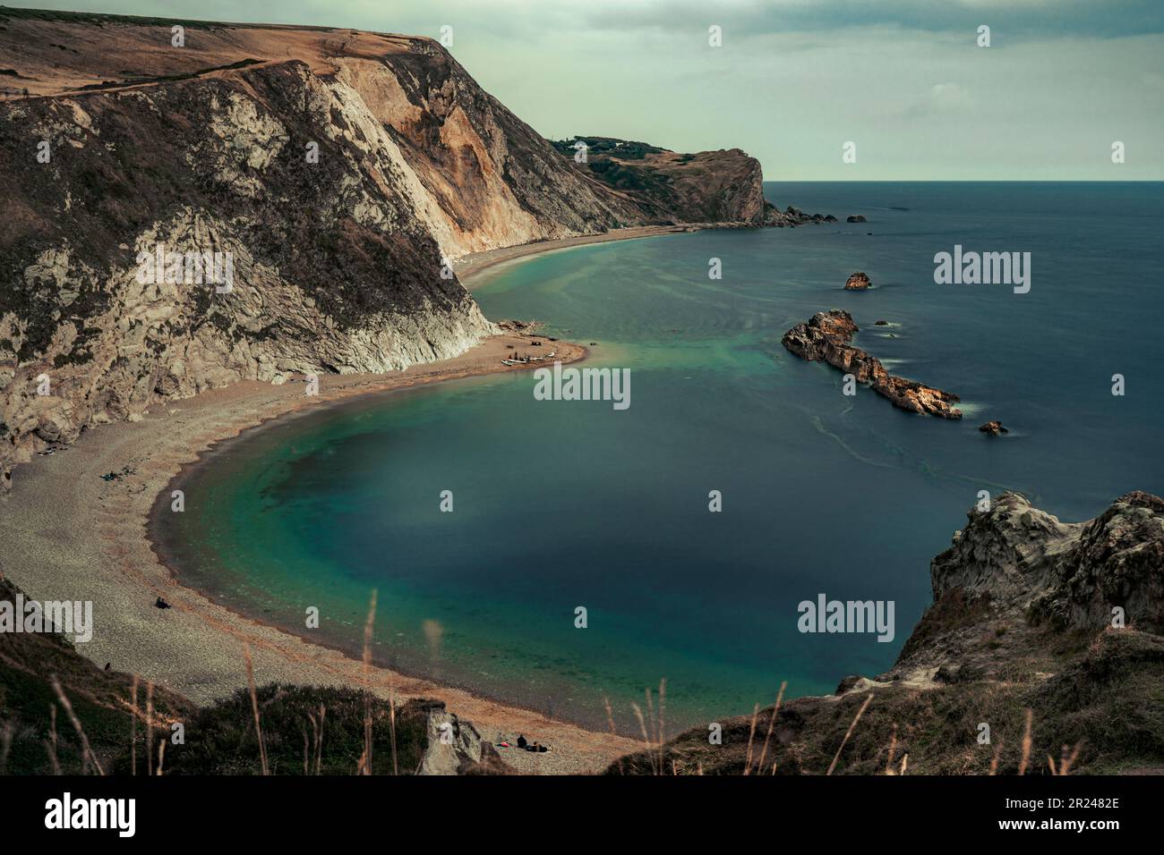 A scenic bay of Durdle Door, in Dorset, the United Kingdom Stock Photo ...