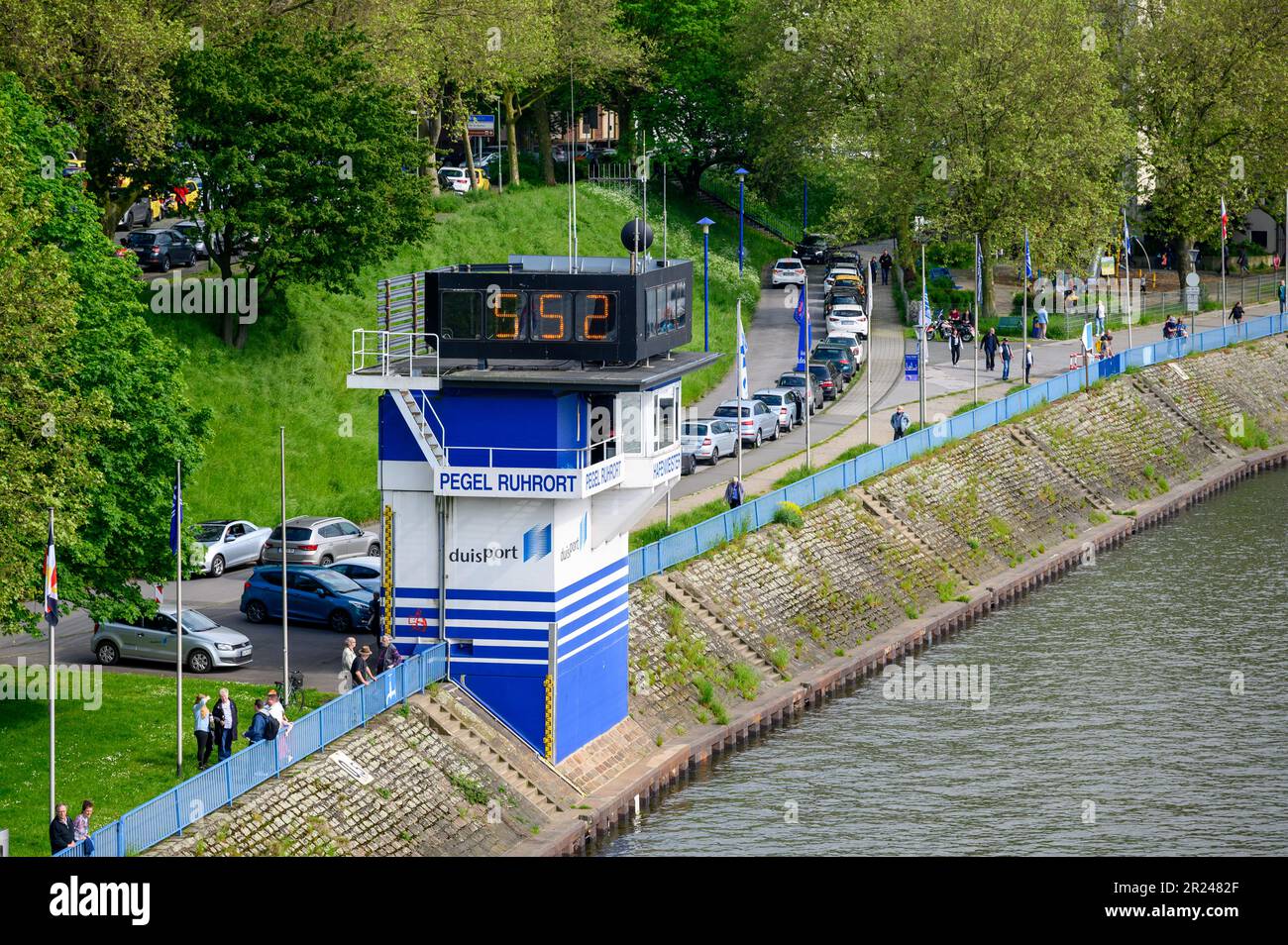 DUISBURG, GERMANY - MAY 12, 2023: The level indicator for the Ruhrort ... DUISBURG, GERMANY - MAY 12, 2023: The level indicator for the Ruhrort ...