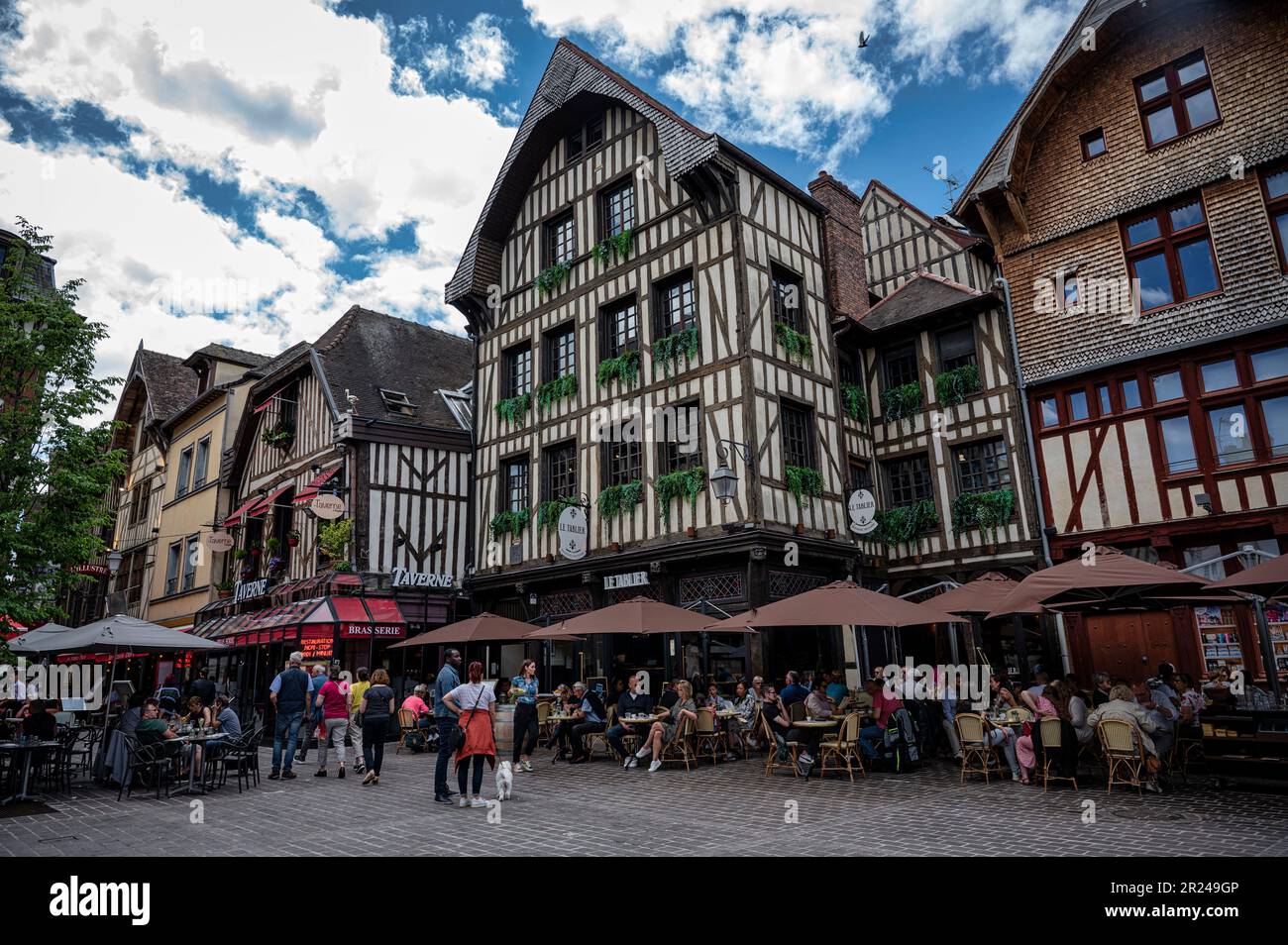 Troyes, France - 7 June 2022: Diners sitting outside restaurants Stock ...
