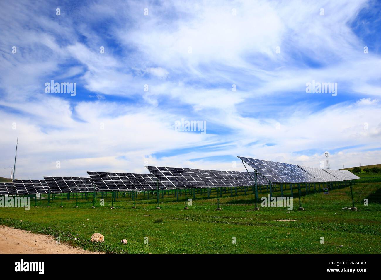 Solar photovoltaic panels and solar photovoltaic power generation ...