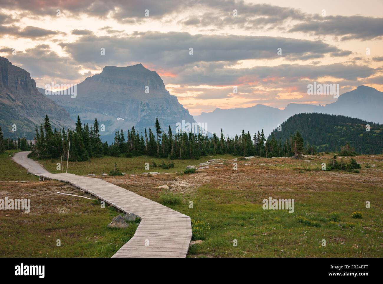 Hidden Lake Overlook, Glacier National Park in Montana Stock Photo - Alamy