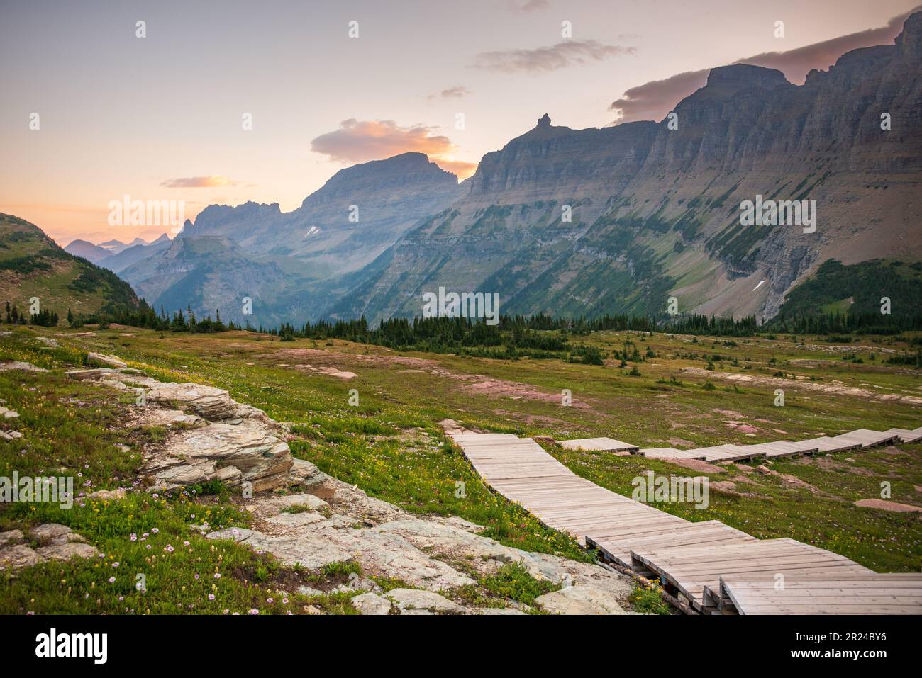 Hidden Lake Overlook, Glacier National Park in Montana Stock Photo - Alamy