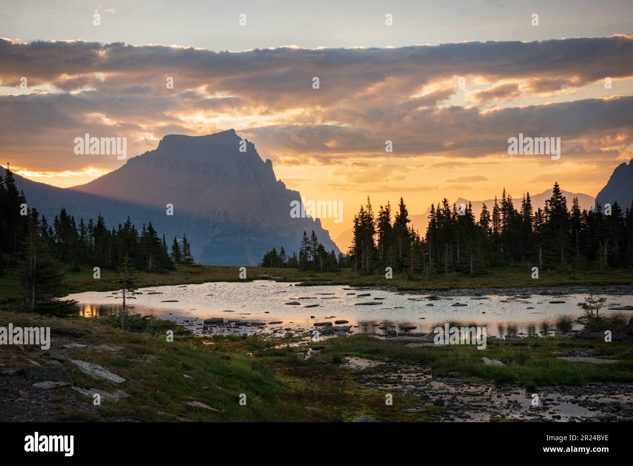 Hidden Lake Overlook, Glacier National Park in Montana Stock Photo - Alamy