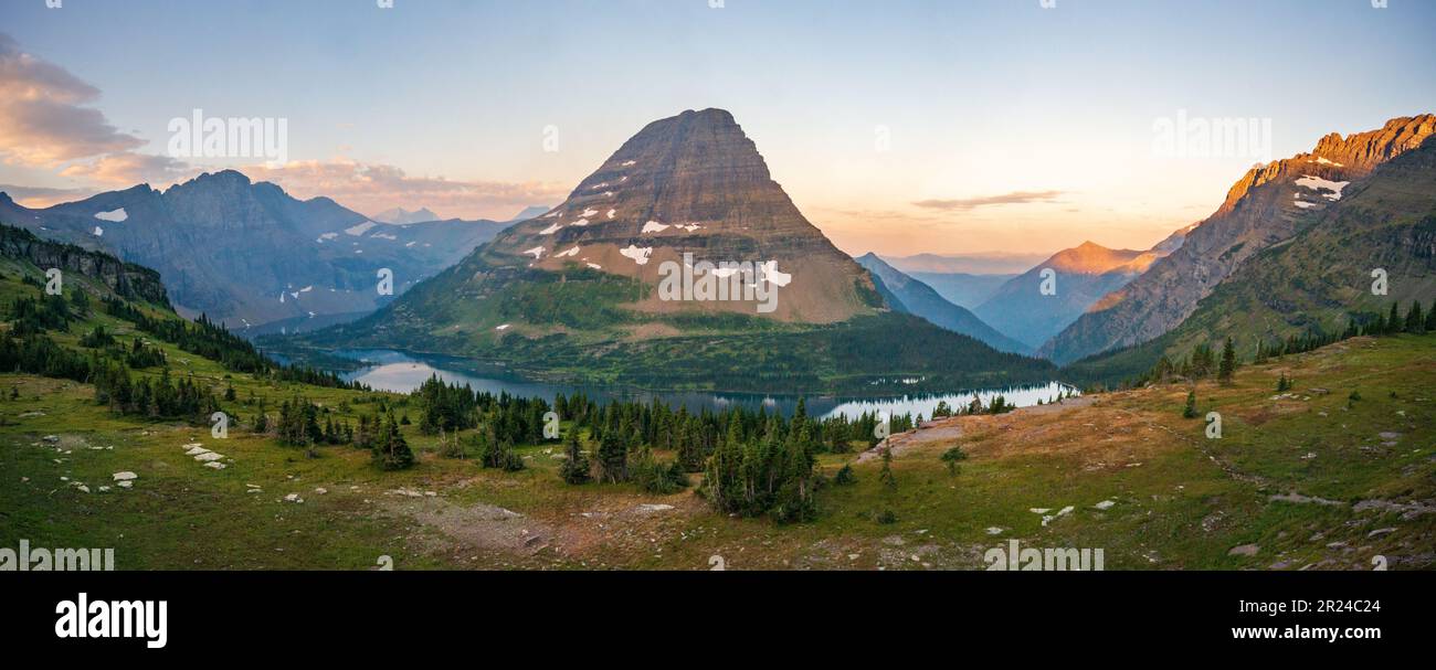 Hidden Lake Overlook, Glacier National Park in Montana Stock Photo - Alamy