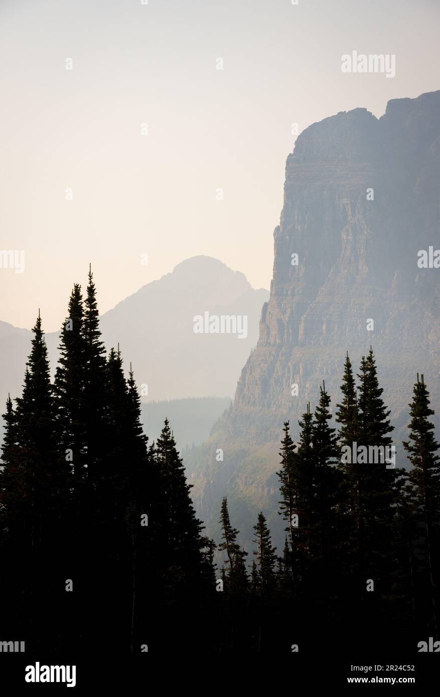 Roadside Overlook Along Road to the Sun in Glacier National Park ...
