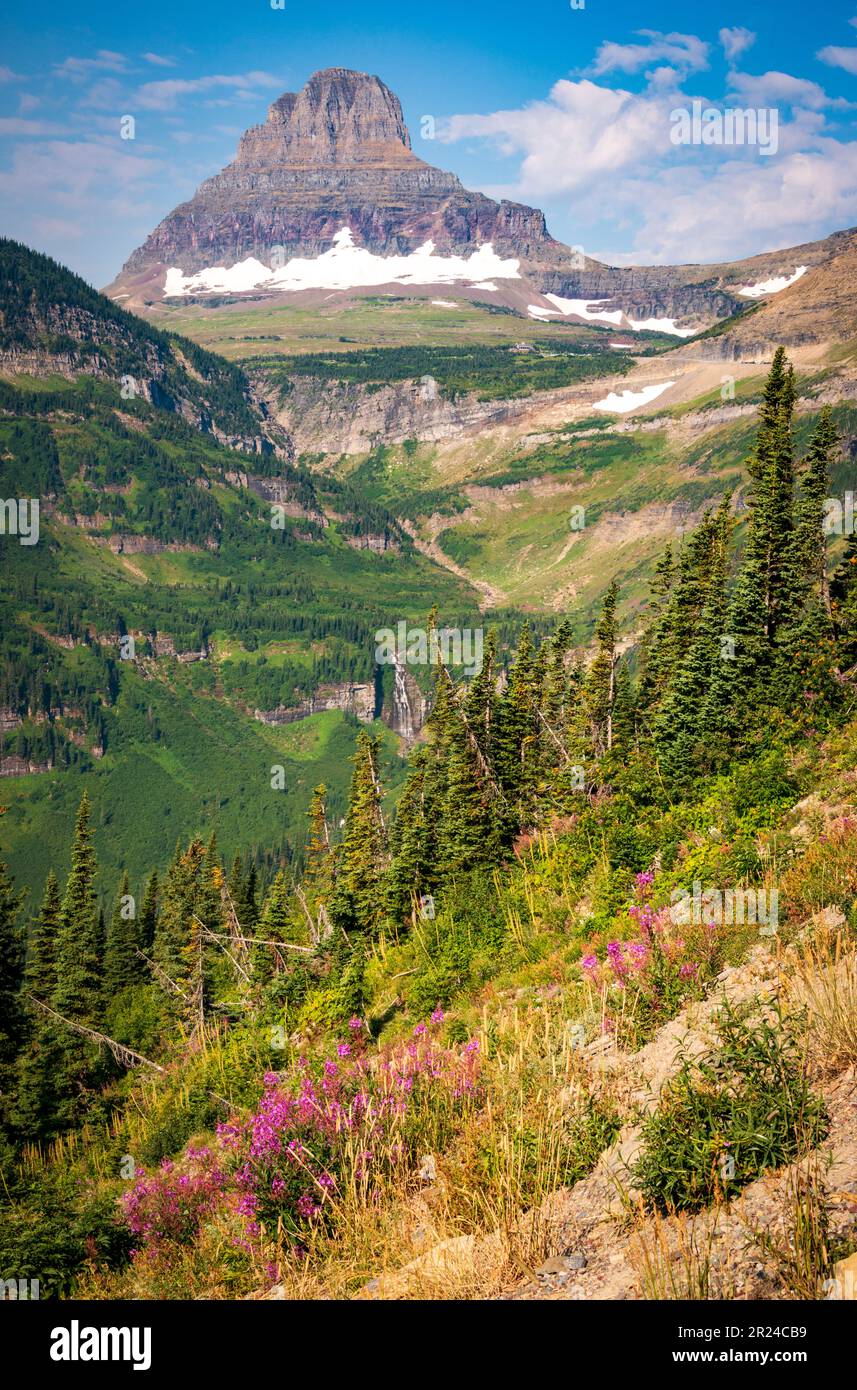 Roadside Overlook Along Road to the Sun in Glacier National Park ...