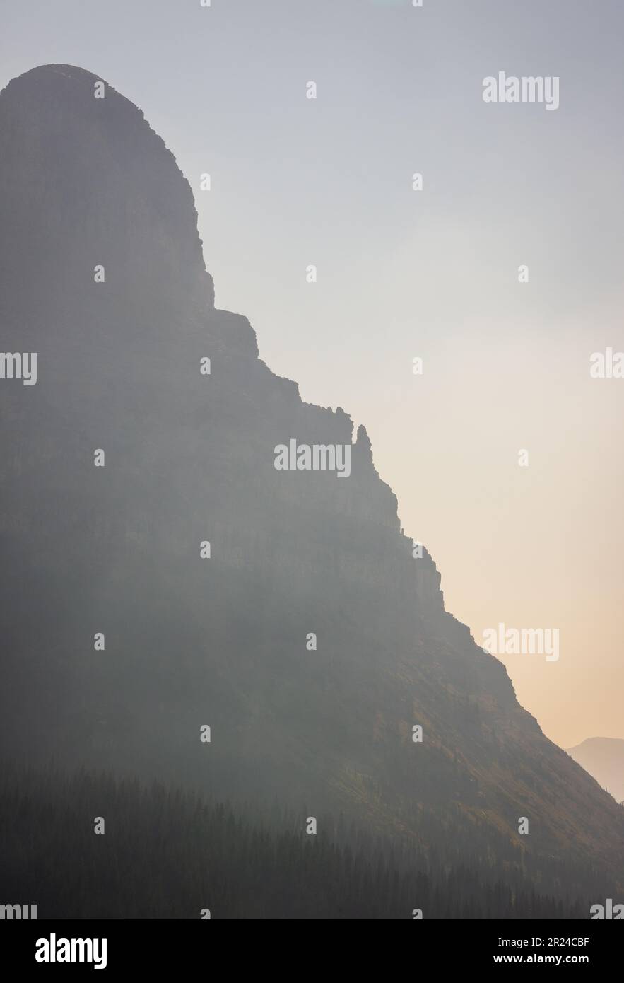 Roadside Overlook Along Road to the Sun in Glacier National Park ...