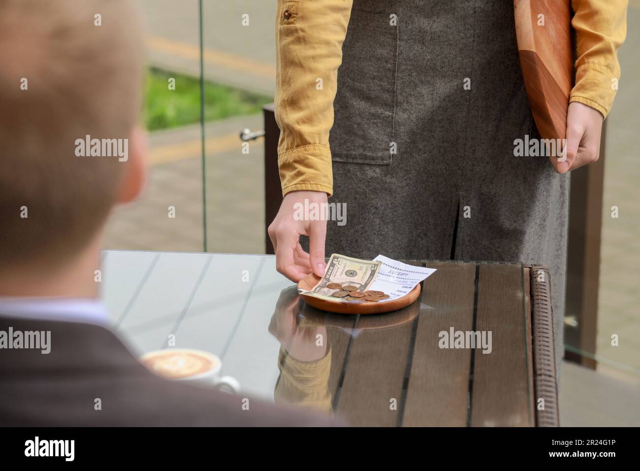 Waitress taking payment in restaurant hi-res stock photography and ...