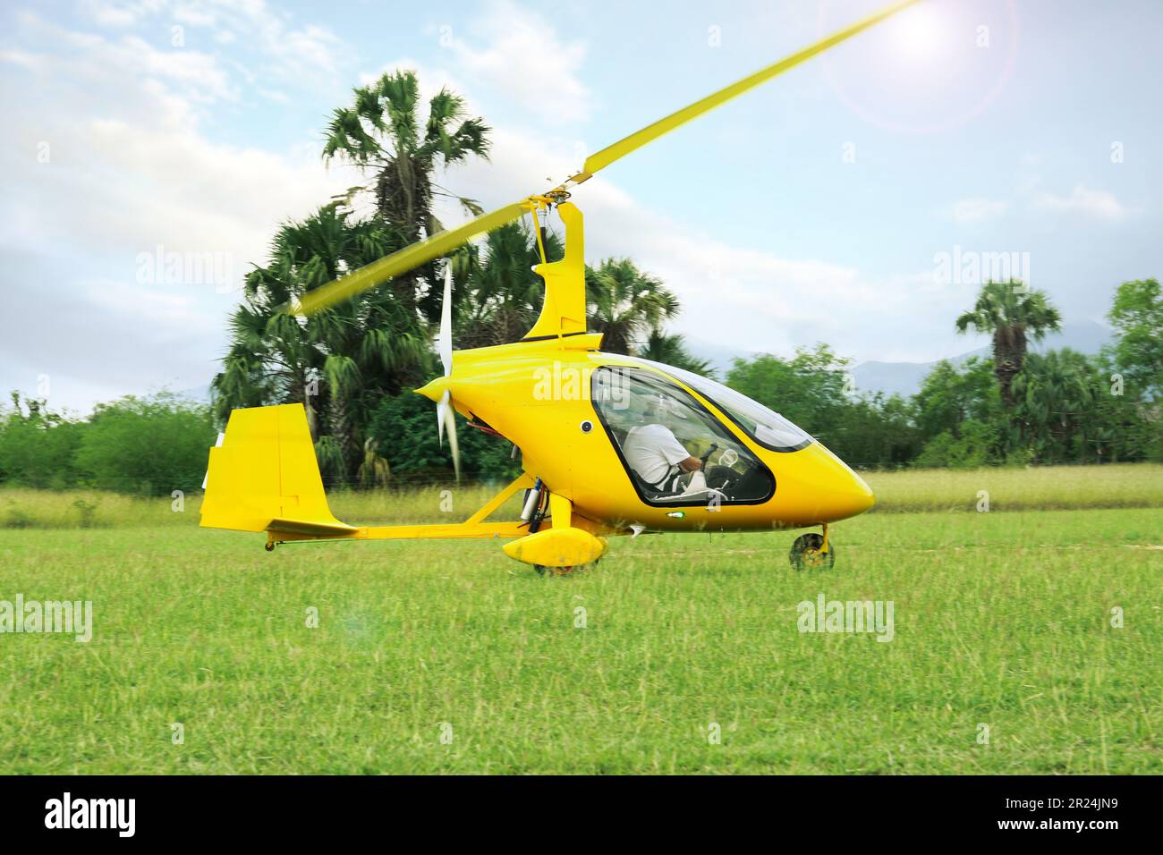 Dynamic rotorcraft hi-res stock photography and images - Alamy