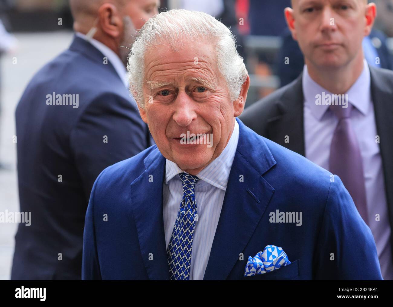 Royal smiling shaking hands charles hi-res stock photography and images ...