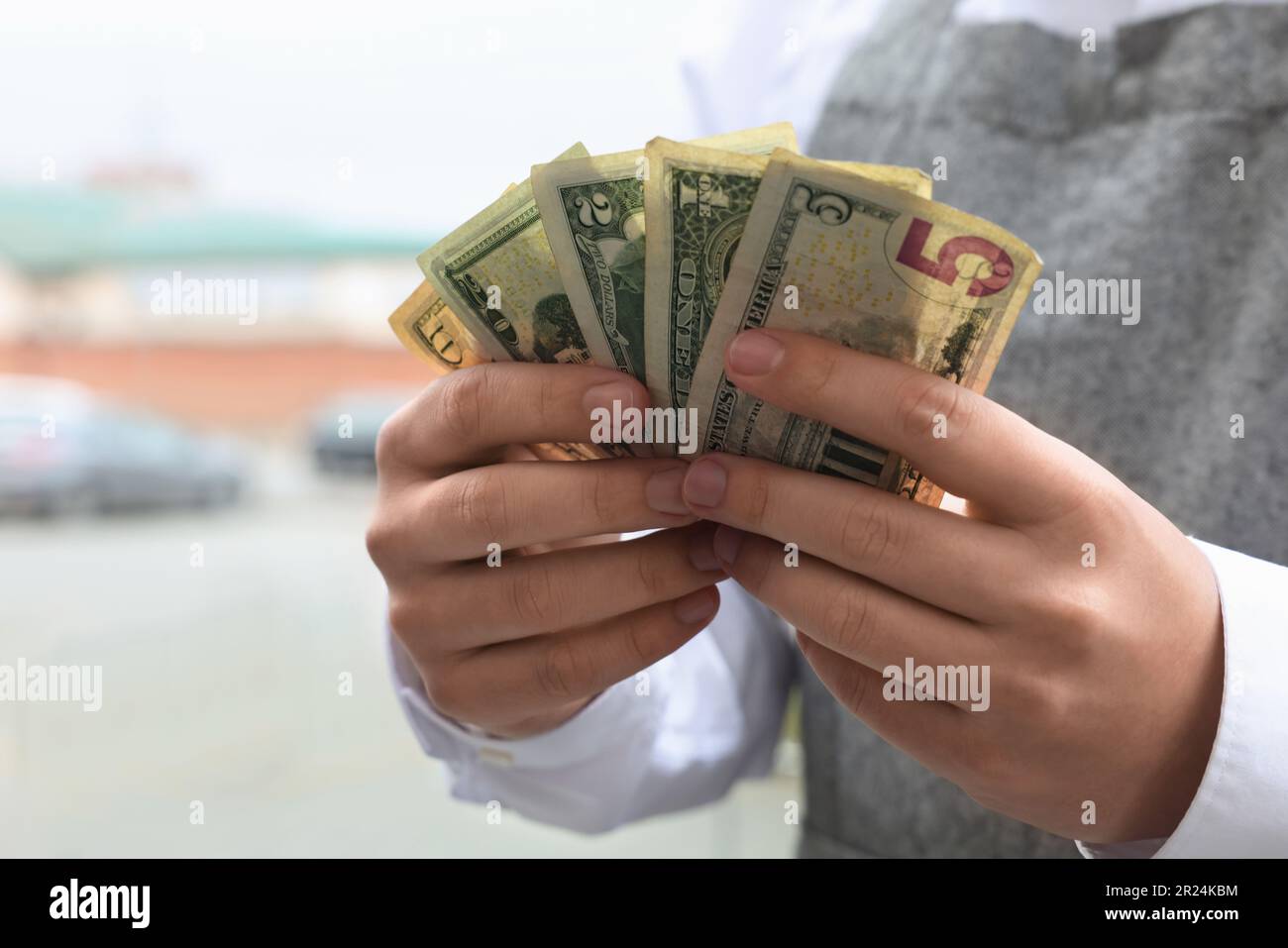 Waiter tips hi-res stock photography and images - Alamy