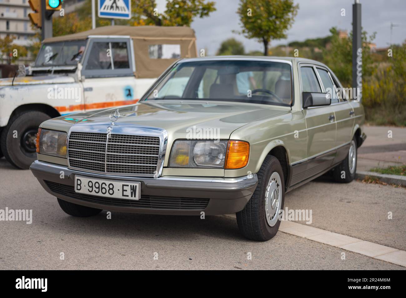 Front view of a luxury classic Mercedes Benz W126 280 SE Stock Photo ...