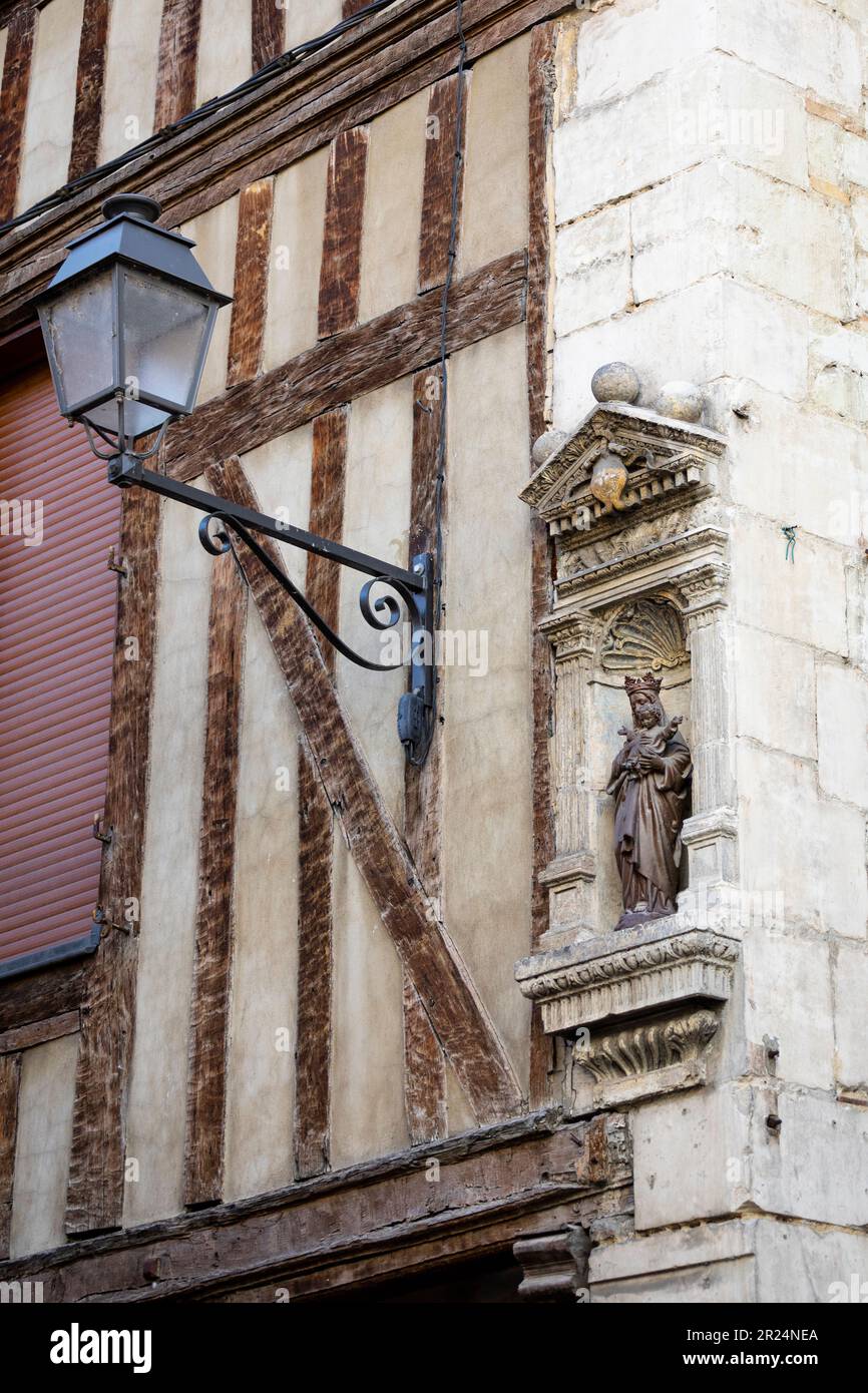 Medieval french house hi-res stock photography and images - Alamy