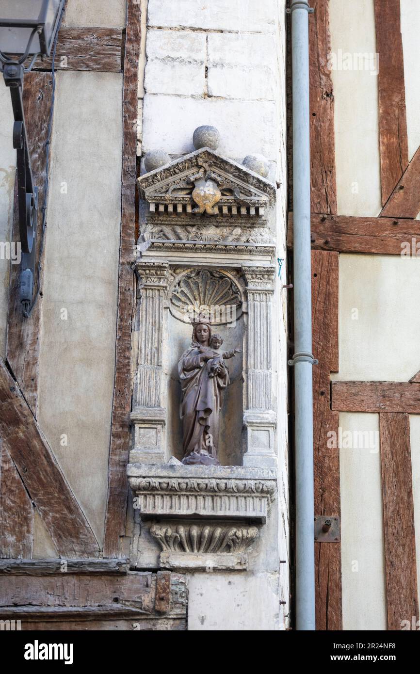 Medieval french house hi-res stock photography and images - Alamy