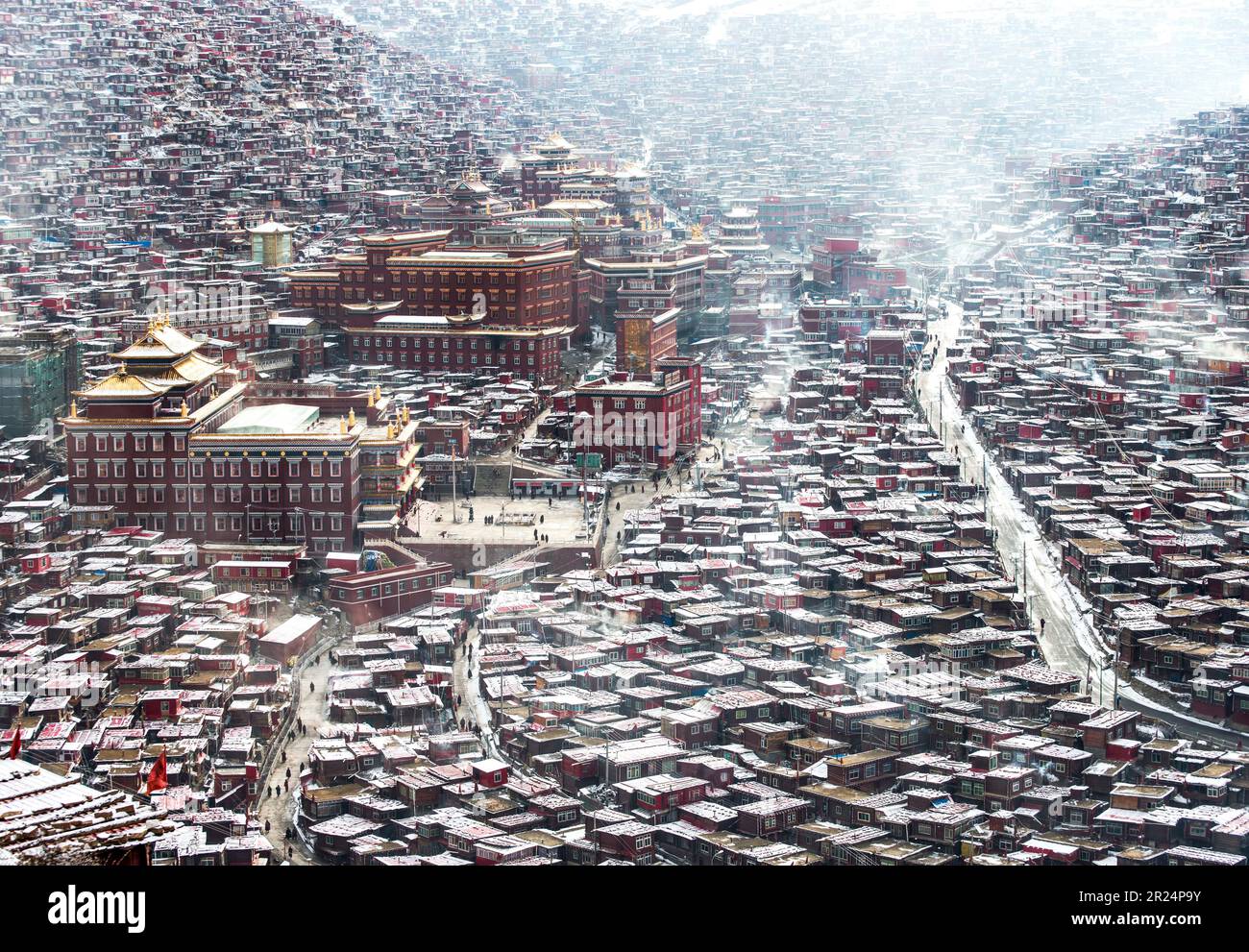 Overlooking the ancient city of Seda in the northeast of Garze Tibetan ...