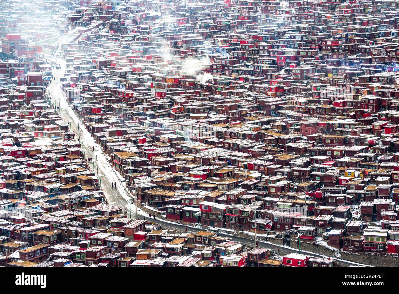 Overlooking the ancient city of Seda in the northeast of Garze Tibetan ...