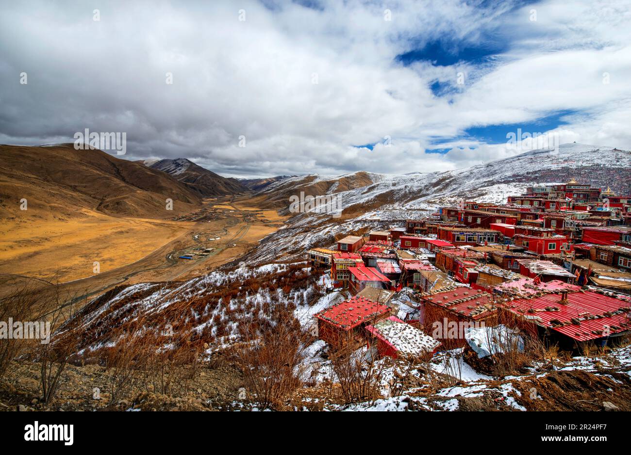 Overlooking the ancient city of Seda in the northeast of Garze Tibetan ...