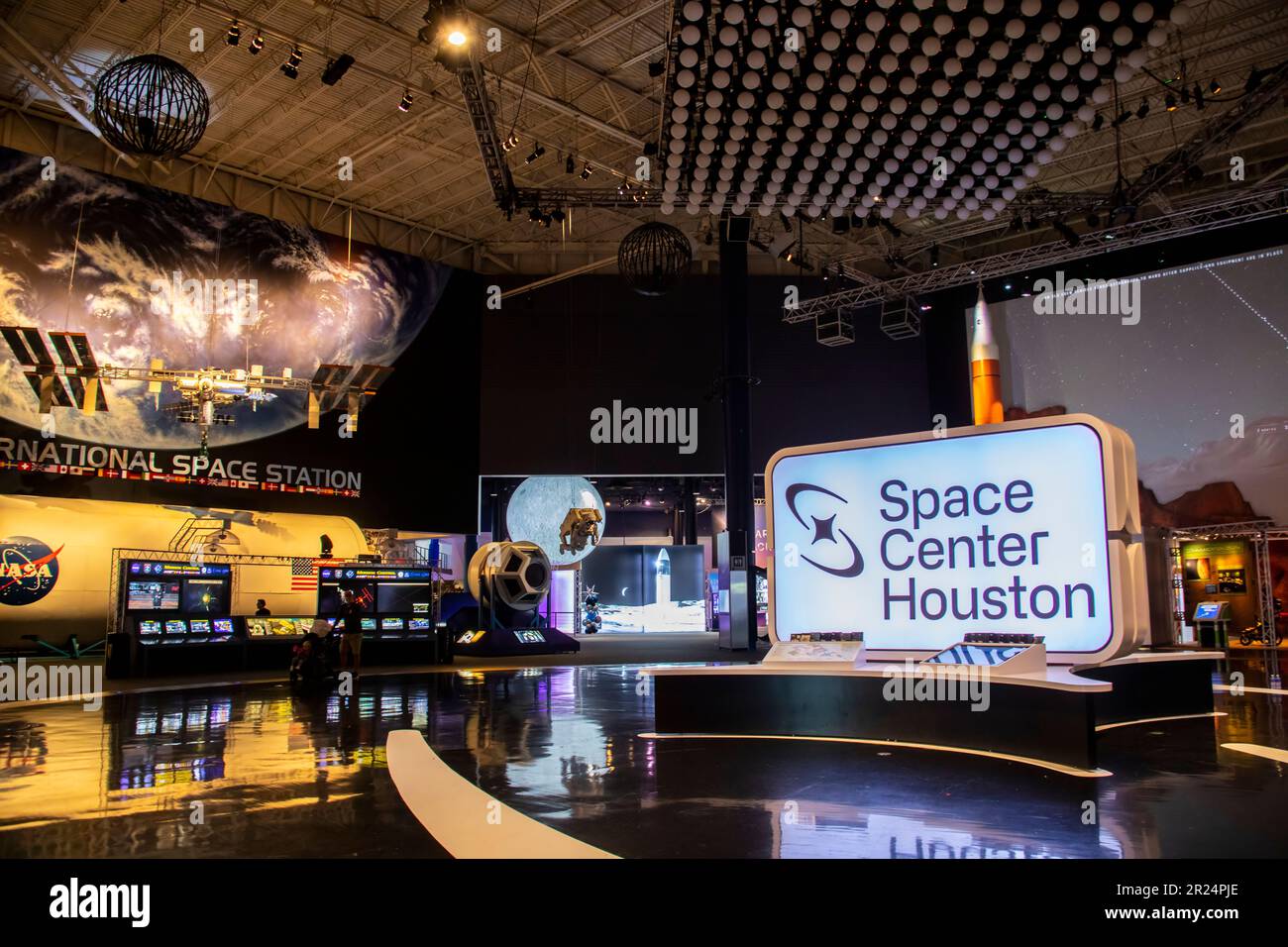 Space shuttle main engine hi-res stock photography and images - Alamy