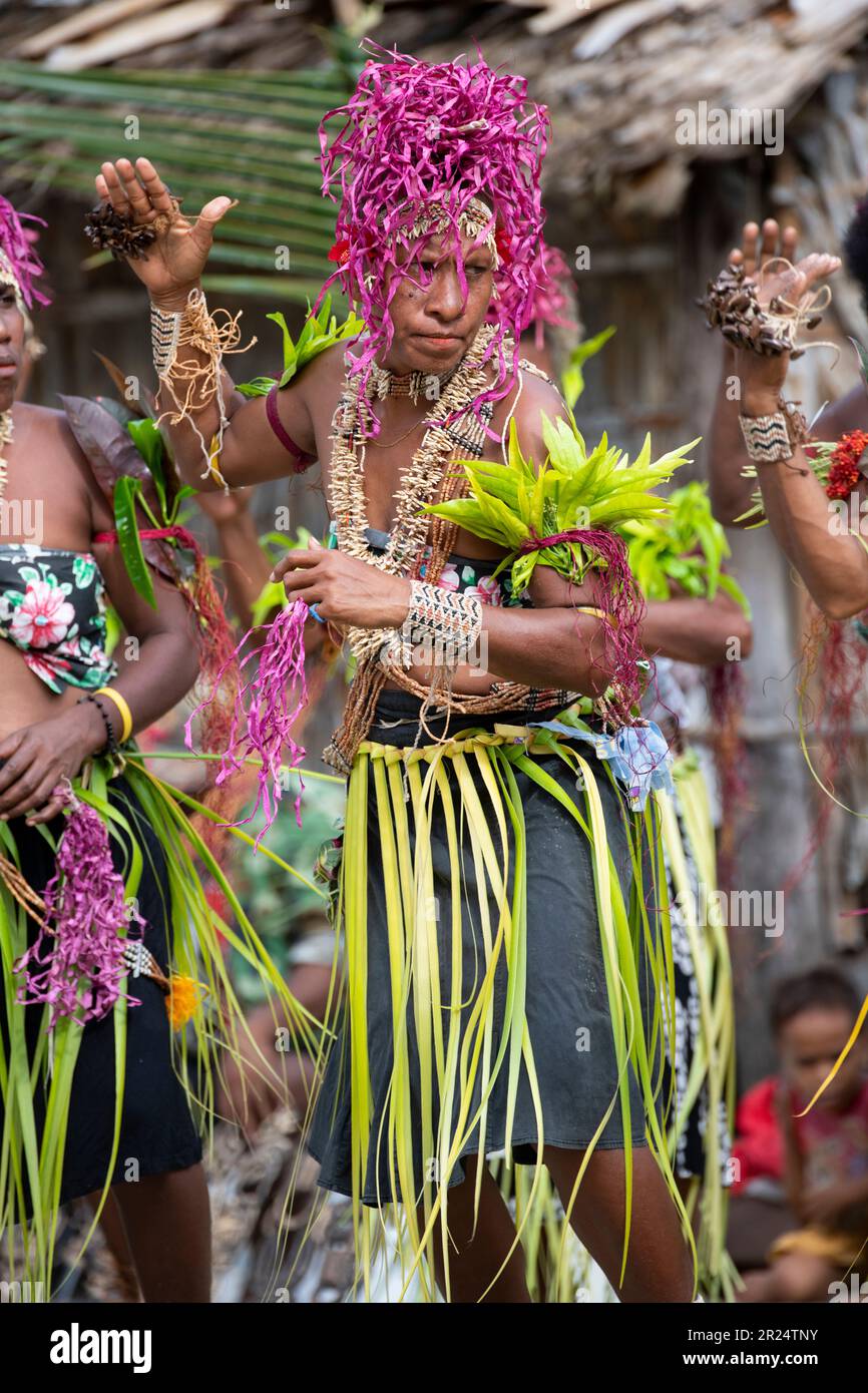 Traditional dancing solomon islands hi-res stock photography and images ...