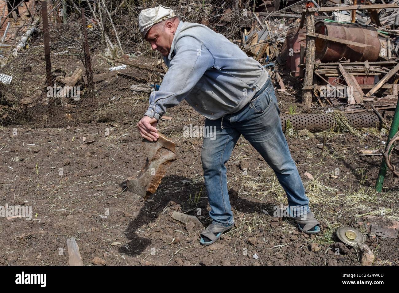 Air bomb splinter hi-res stock photography and images - Alamy