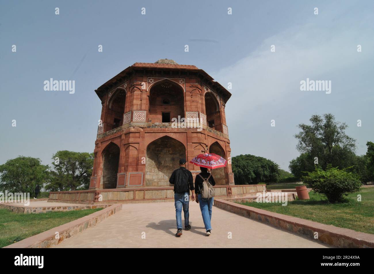 New Delhi, Delhi, India. 17th May, 2023. Youth Couple in Garden under ...