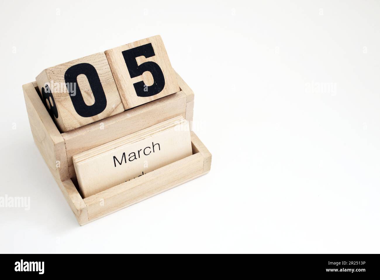 Wooden perpetual calendar showing the 5th of March Stock Photo - Alamy