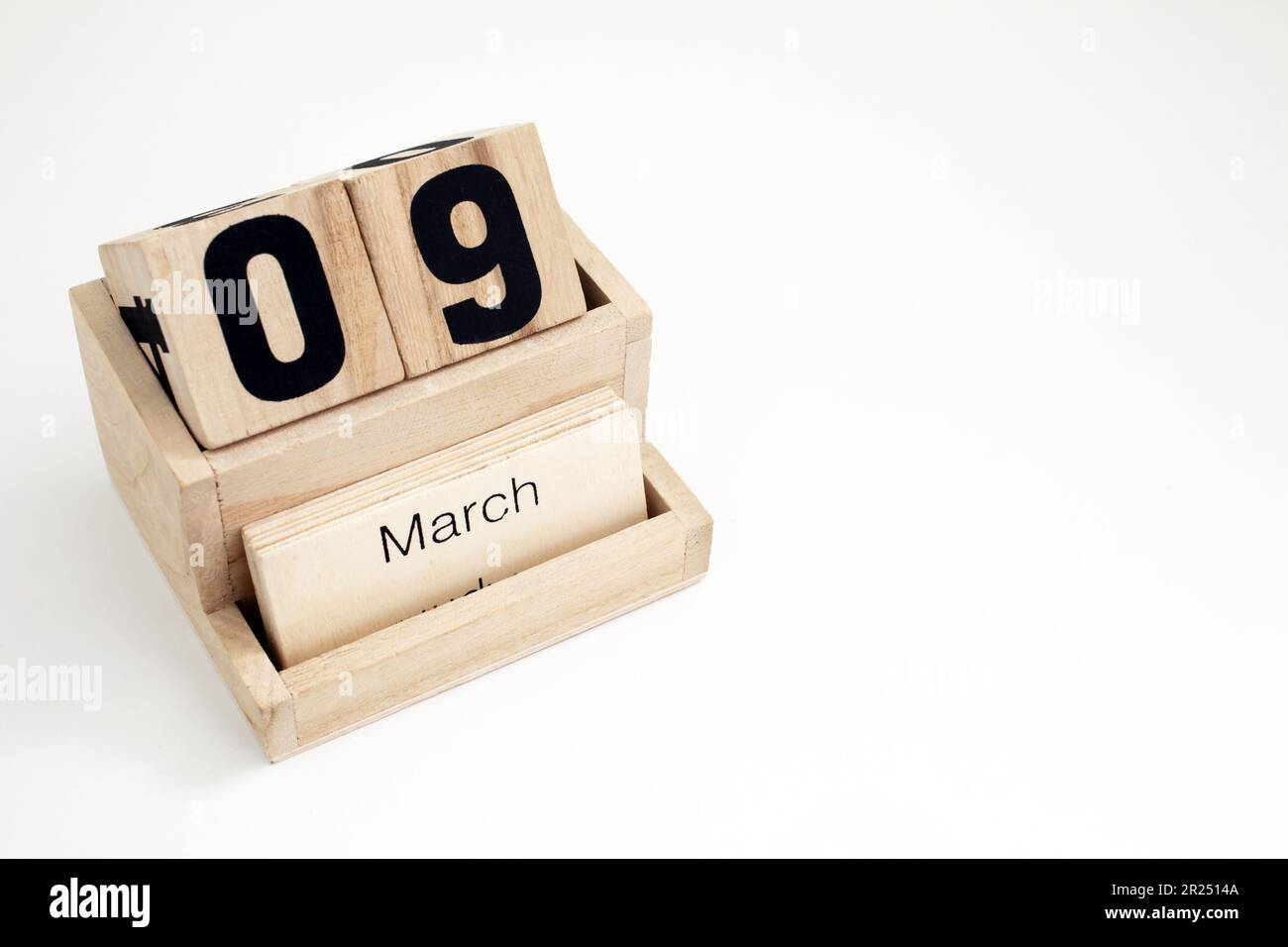 Wooden perpetual calendar showing the 9th of March Stock Photo - Alamy