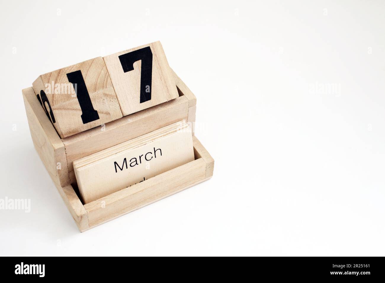 Wooden perpetual calendar showing the 17th of March Stock Photo - Alamy
