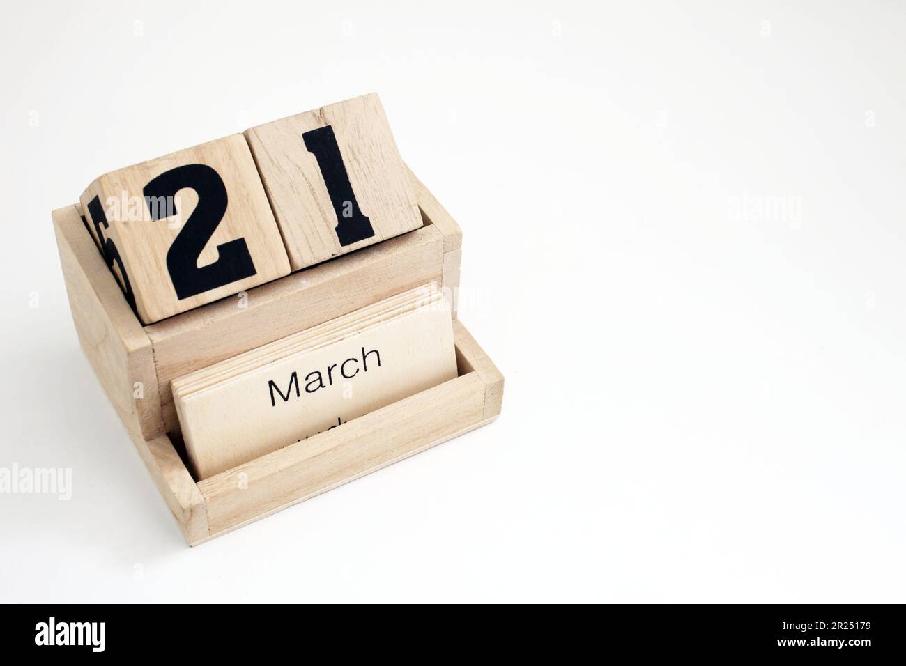 Wooden perpetual calendar showing the 21st of March Stock Photo - Alamy