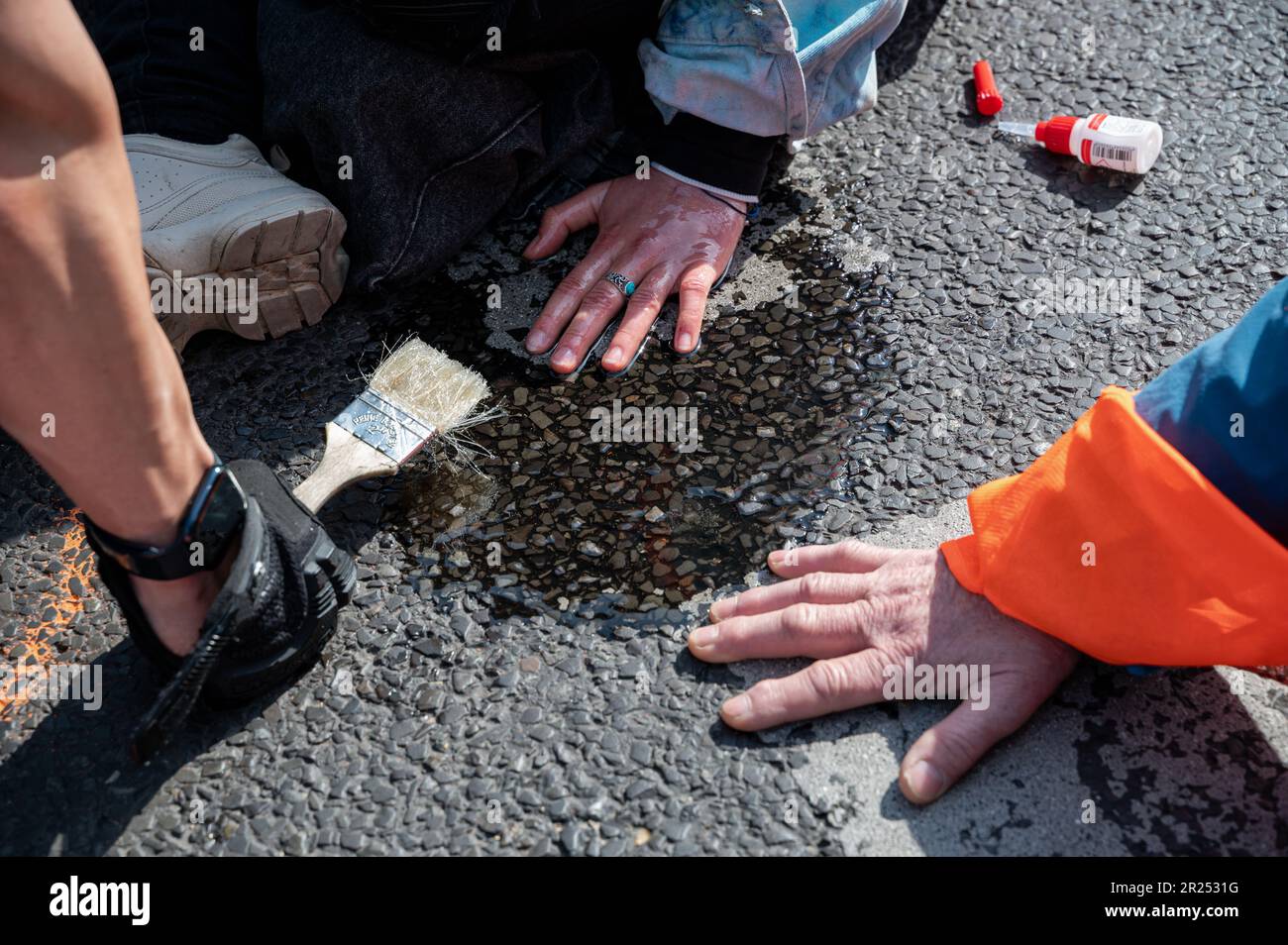 28.04.2023, Berlin, Germany, Europe - Using cooking oil, police ...