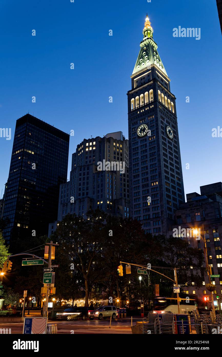 Metropolitan Life Insurance Company Tower and the companion North ...