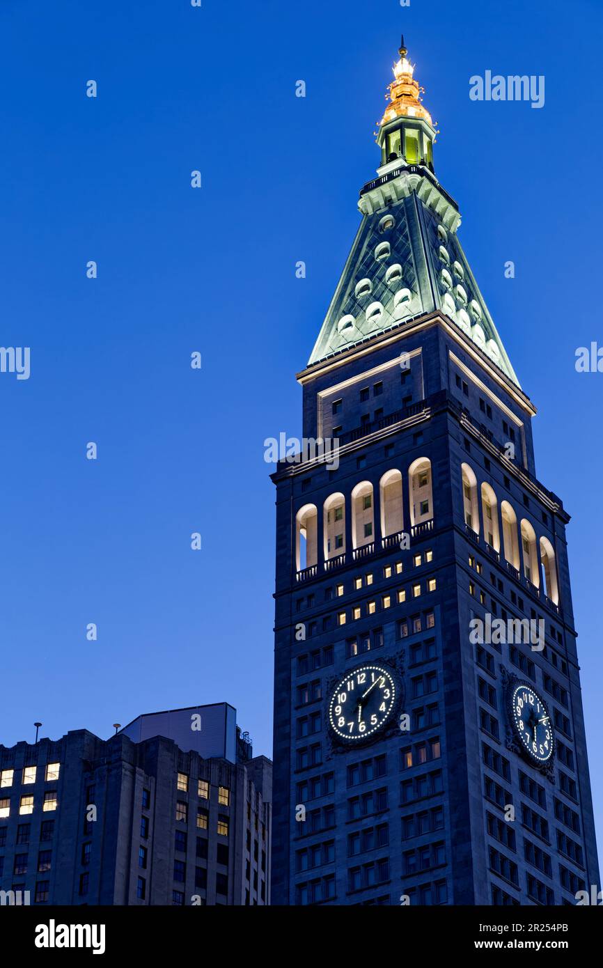 Metropolitan Life Insurance Company Tower and the companion North ...