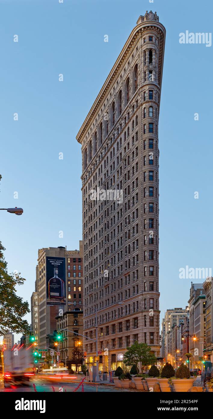 The Flatiron at sunrise: Only the crown and upper stories glow as the ...