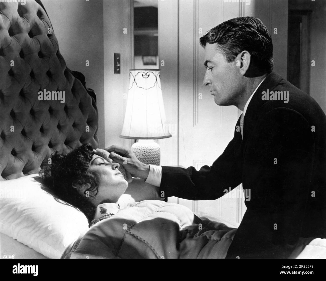 AVA GARDNER and GREGORY PECK in ON THE BEACH 1959 director STANLEY ...