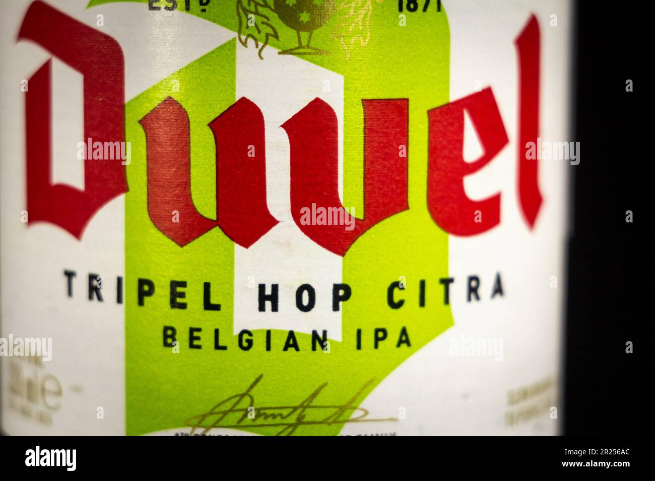 Picture of a bottle with the logo of Duvel Tripel Hop Citra on a label ...