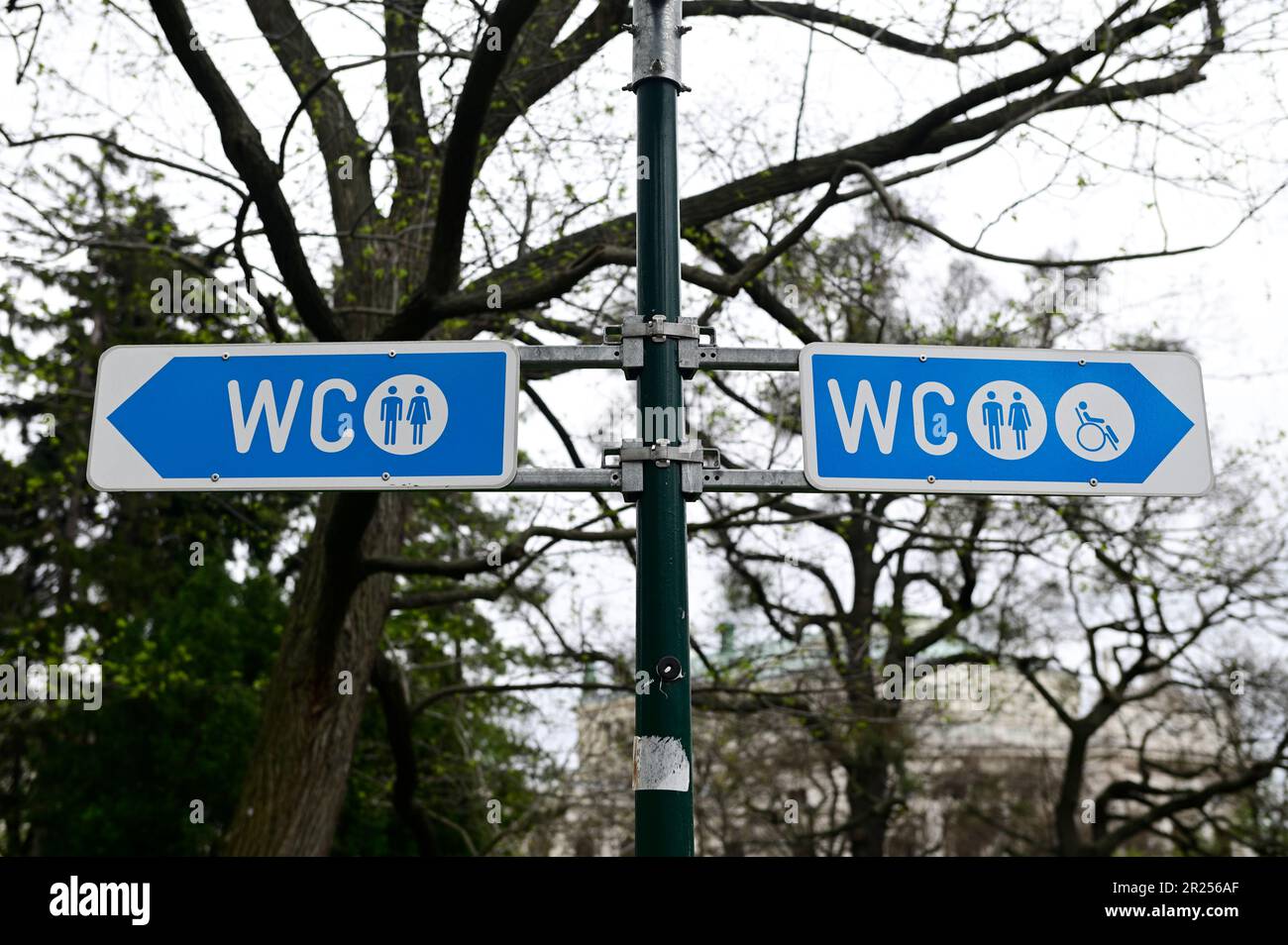 Mens outdoor toilet hi-res stock photography and images - Alamy