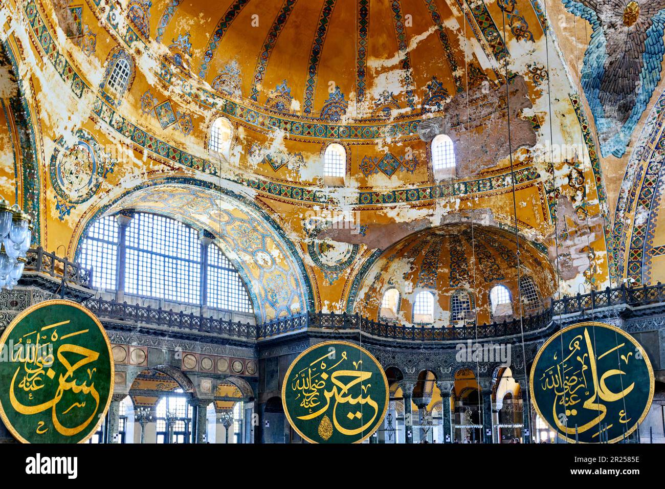 Chandelier hagia sophia mosque hi-res stock photography and images - Alamy