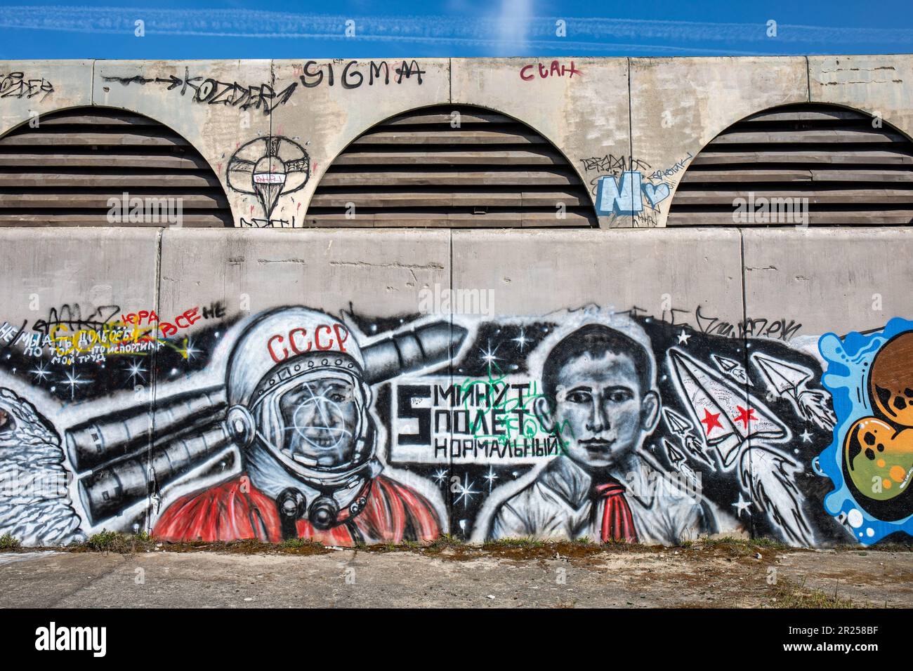 Street art. Mural graffiti on Linnahall concrete structure in Tallinn ...
