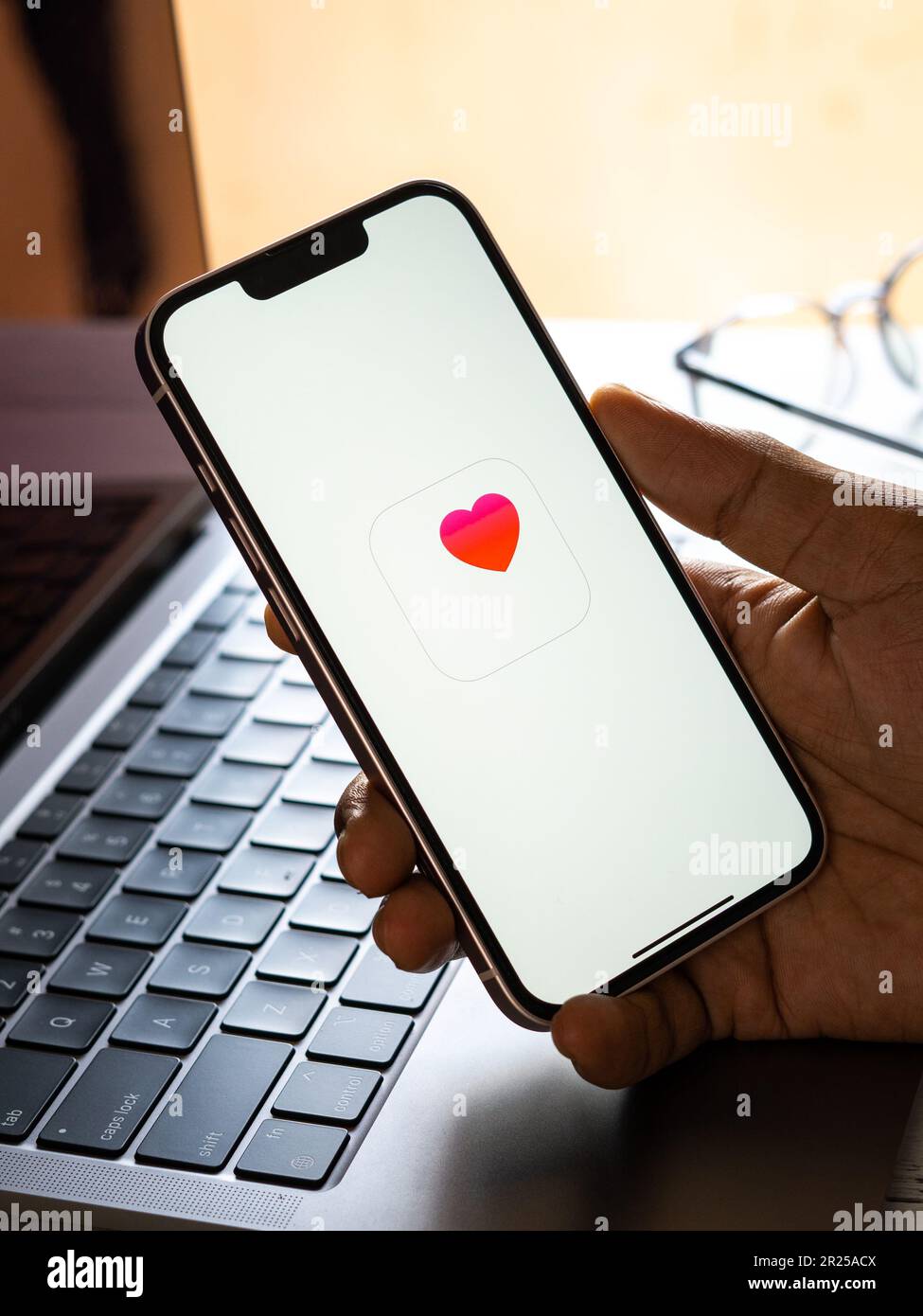 Apple records logo hi-res stock photography and images - Alamy