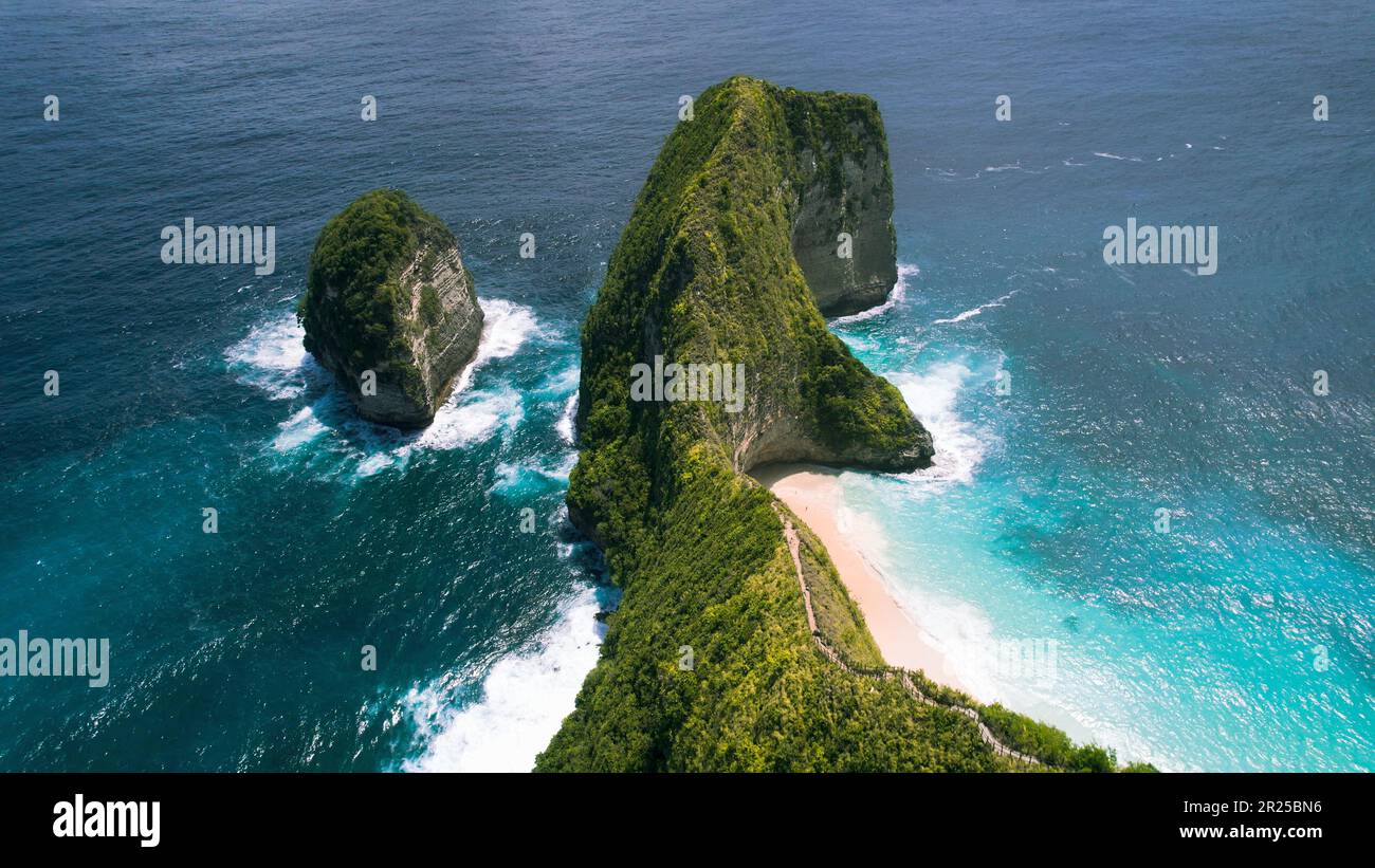 Aerial view of Kelingking Beach on Nusa Penida island Bali. Famous ...