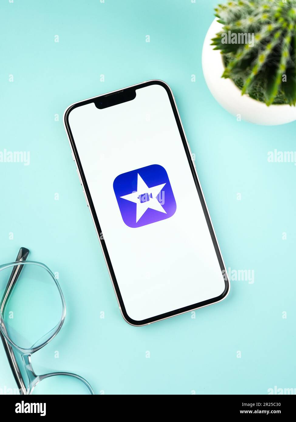 Imovie symbol hi-res stock photography and images - Alamy