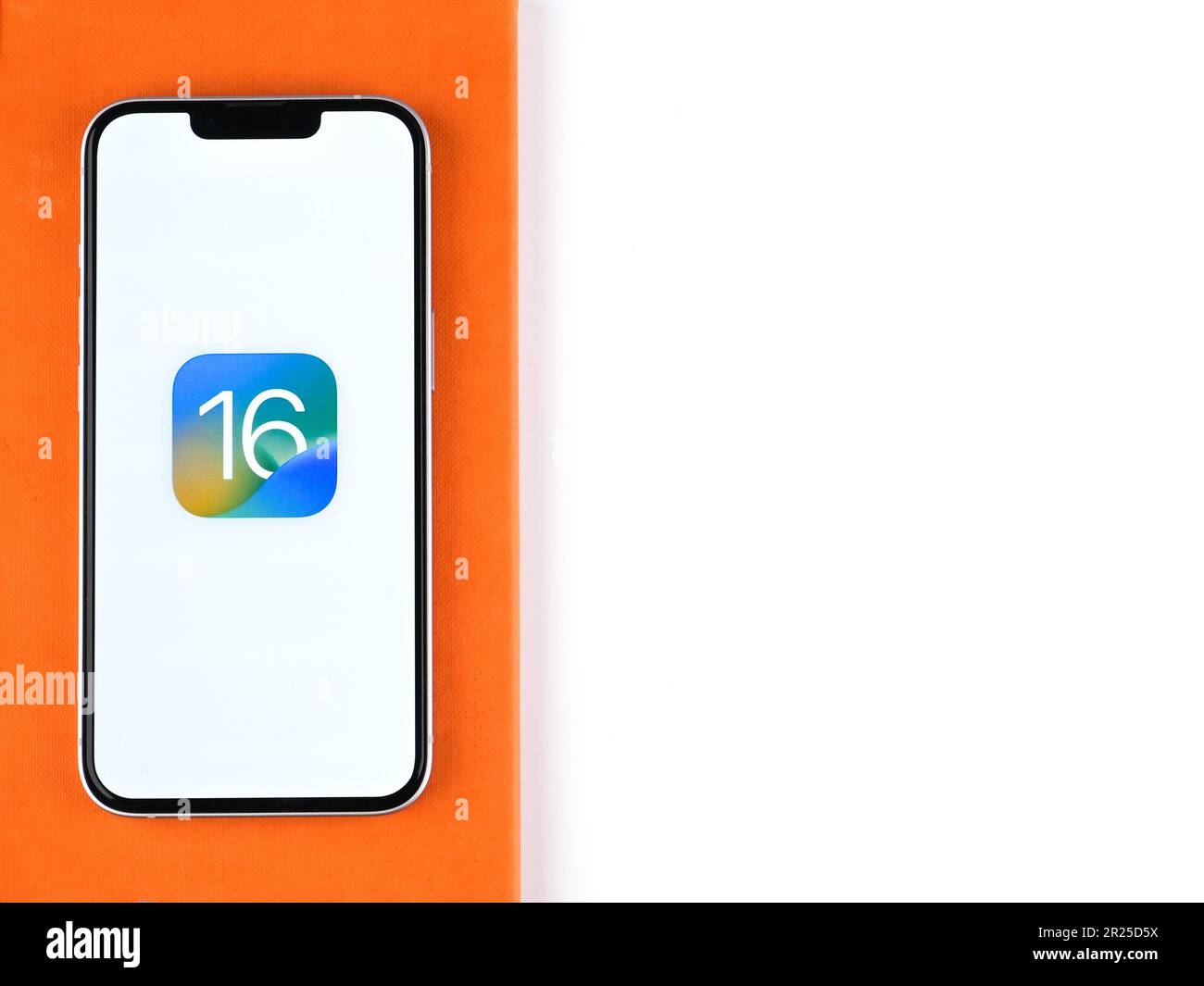 Ios16 logo hi-res stock photography and images - Alamy