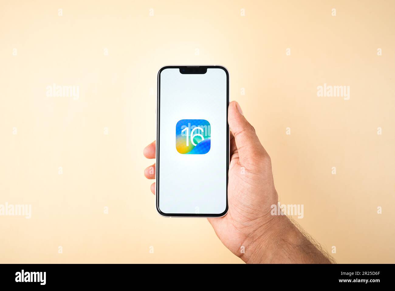 Ios16 logo hi-res stock photography and images - Alamy