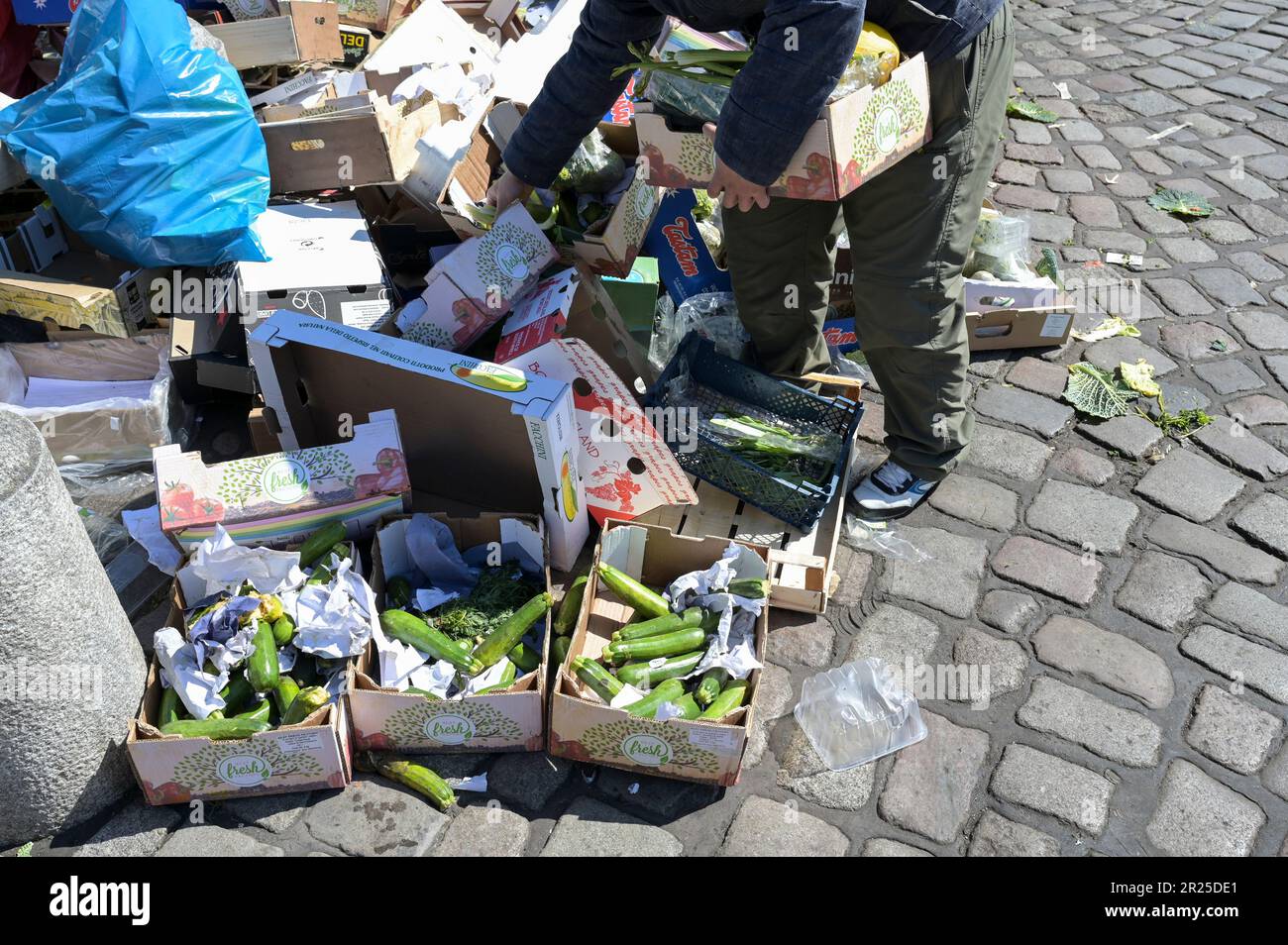 GERMANY, Hamburg, food waste at market end, food collector ...